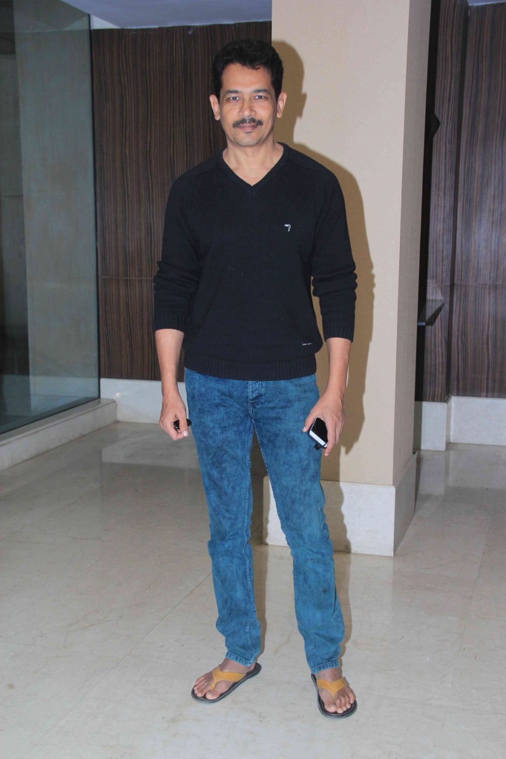 Atul Kulkarni Wiki, Height, Weight, Age, Wife, Biography & More - StarsWiki